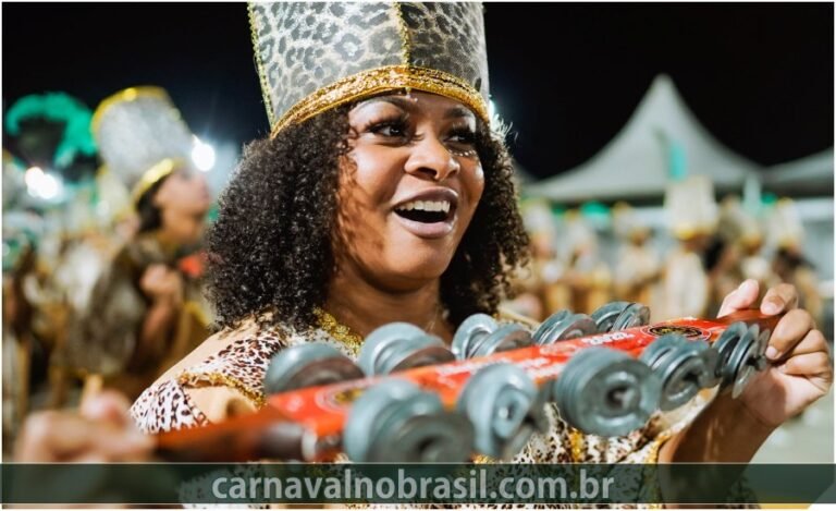 Desfile das Escolas de Samba do Grupo Ouro no Carnaval 2022 de Porto ...